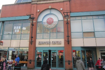 Oldham Council buys shopping centre to 'kickstart' town centre recovery ...